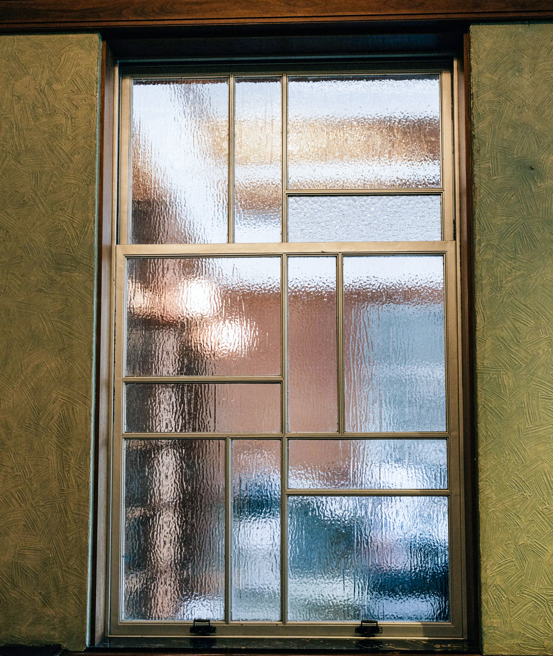 Do Bathroom Windows Need to Be Tempered? (Here’s the Rule) - BTB ...